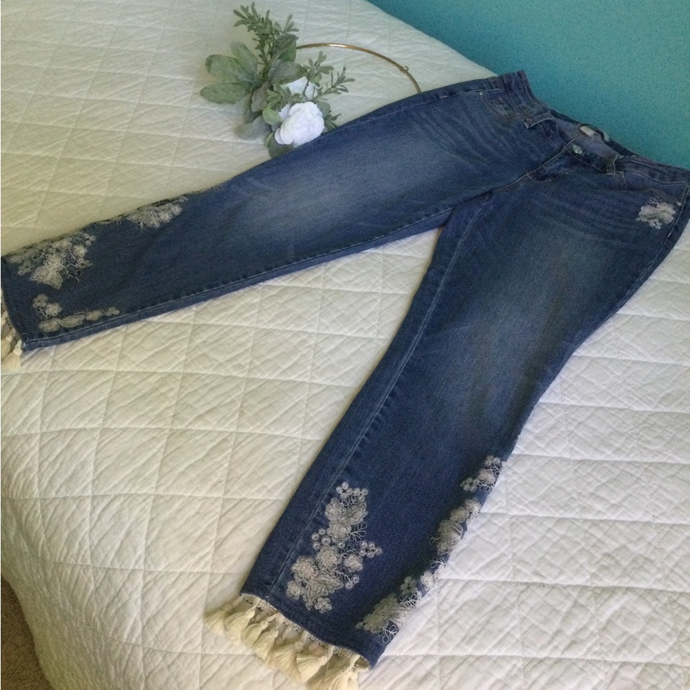 Vintage American Boho Embroidered Capri Jeans - Gem